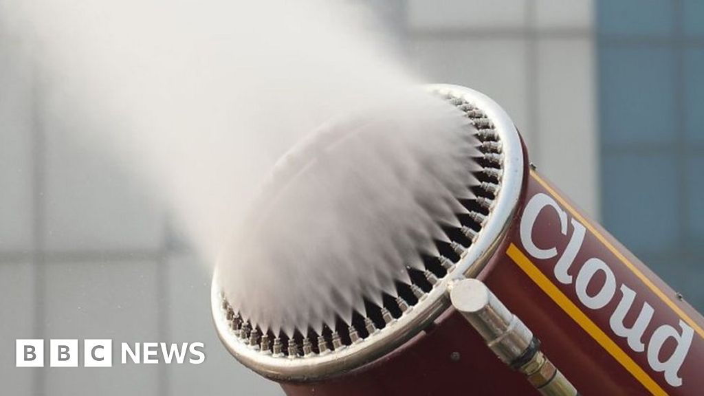 Delhi trials smog-blasting cannon - BBC News