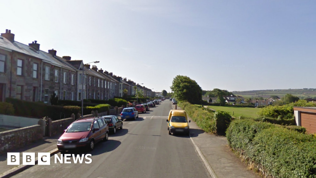 Redruth pair killed by carbon monoxide, police suspect - BBC News