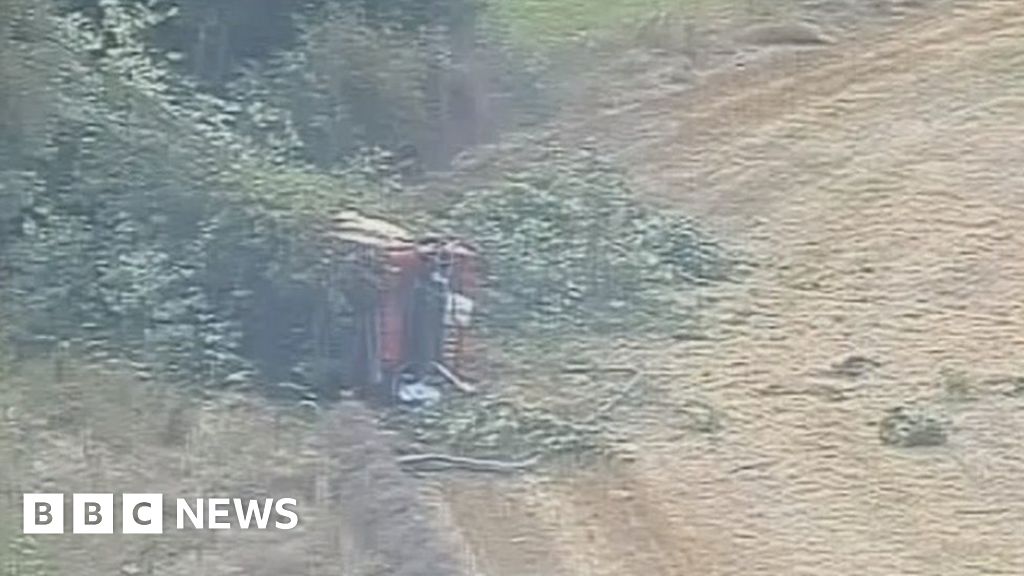 M62: Overturned lorry causes huge rush hour delays
