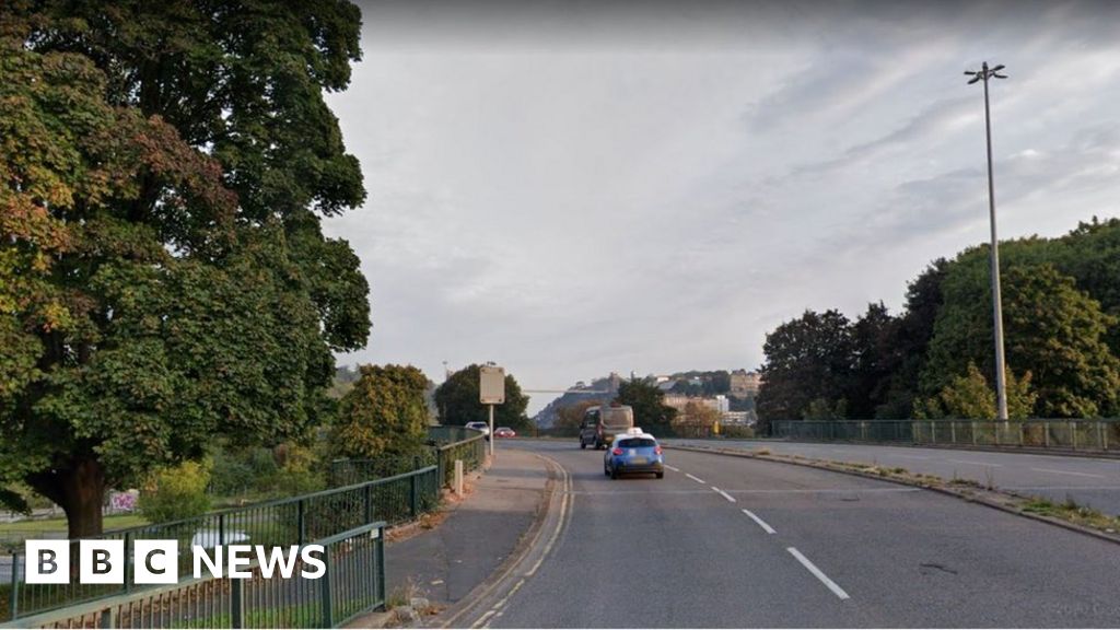 Man killed and woman hurt in car crash in Bristol