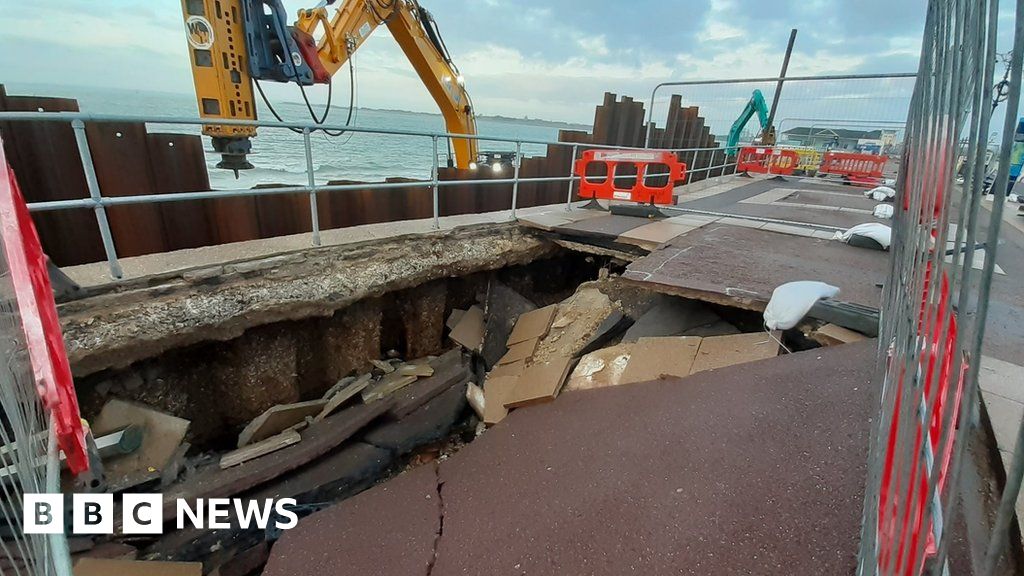 Southsea's damaged seafront promenade collapses - BBC News