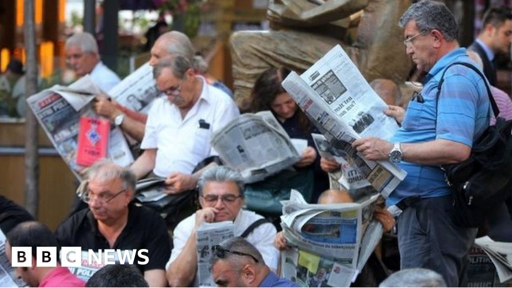 Turkey coup attempt: 'Arrest warrants issued' for journalists - BBC News