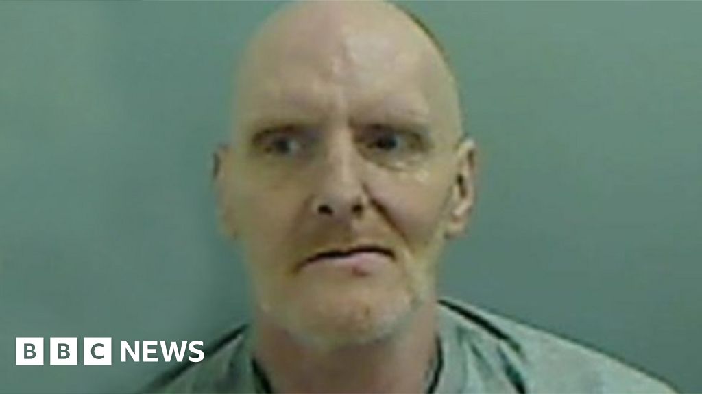 Middlesbrough murderer Dean Williams jailed in absence - BBC News
