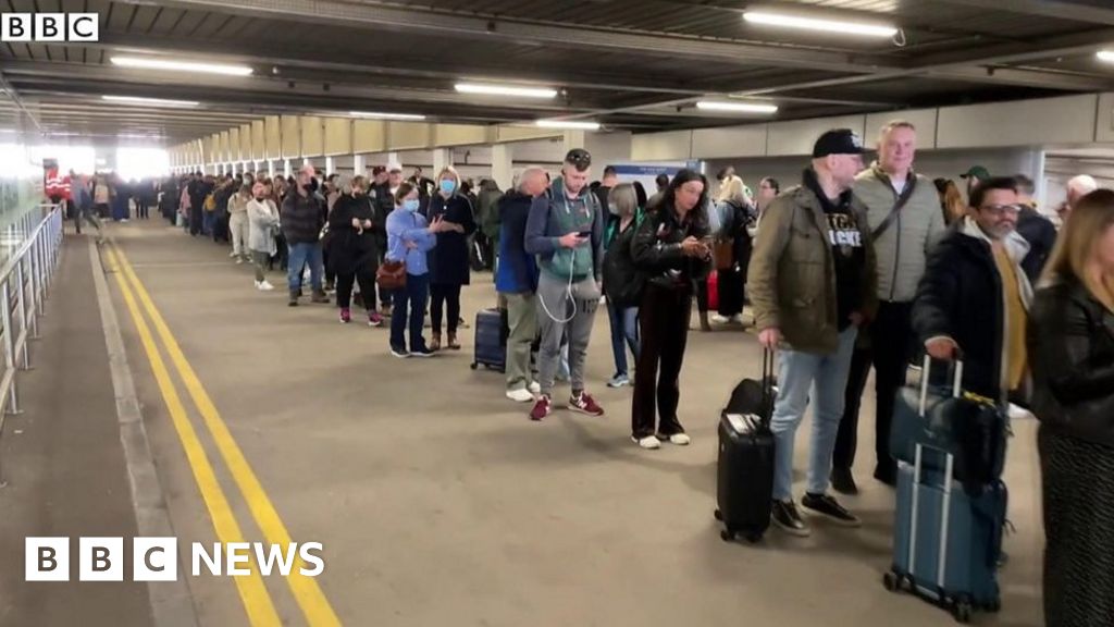 Manchester Airport: Passengers queue in car park amid security delays ...