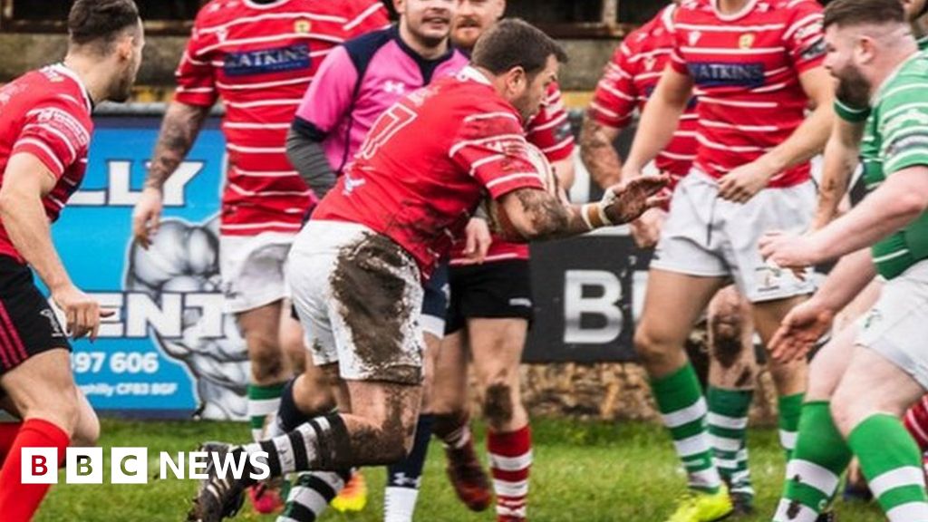 Covid: Caerphilly rugby fans dodge rules to watch match - BBC News