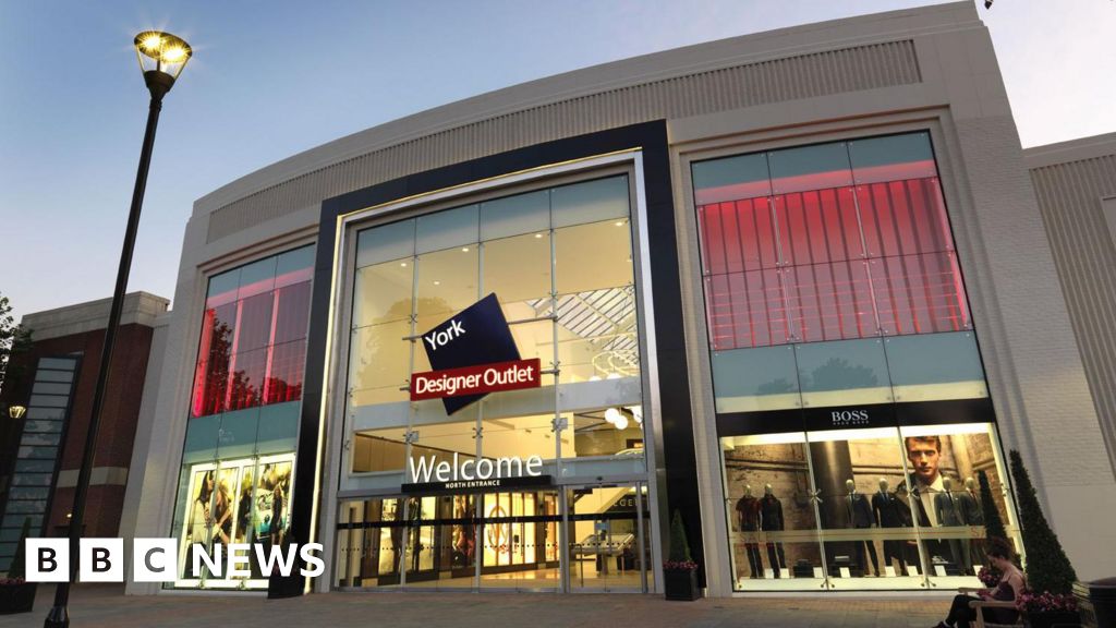 York Designer Outlet retail park withdraws expansion plans - BBC News