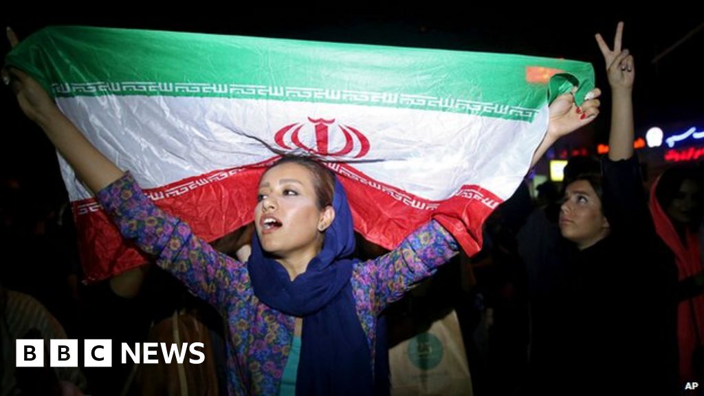 Foreign Office relaxes Iran advice for British nationals - BBC News