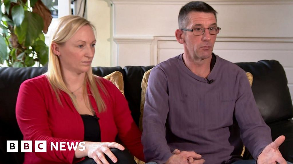 Adrian Lynch: Parents appeal to help find body - BBC News