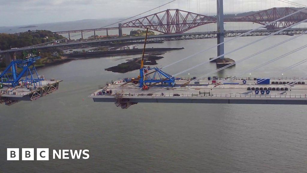 The Queensferry Crossing sets new bridge record - BBC News