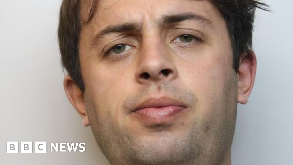 Bath man jailed for 'frightening' assault in front of children - BBC News