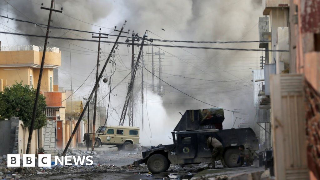 Mosul Iraq battle: Bad weather slows advance inside city - BBC News