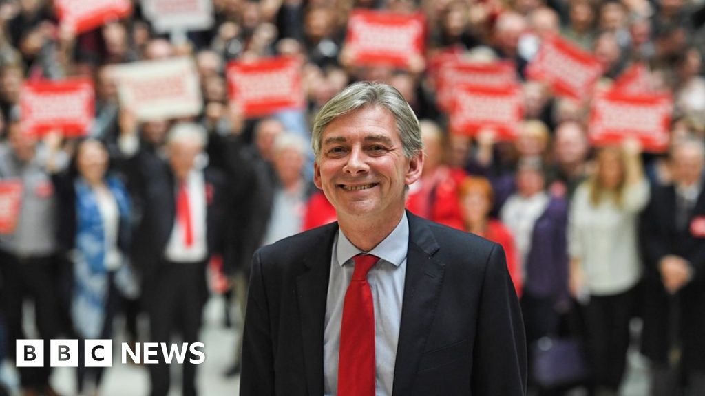 Richard Leonard says people are 'hungry for change' - BBC News
