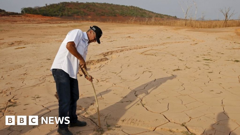Venezuela cuts power for four hours a day to save energy - BBC News