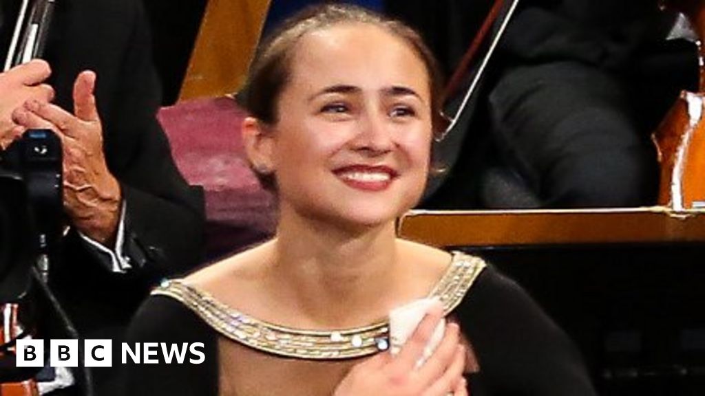 Leeds International Piano Competition to be revamped - BBC News