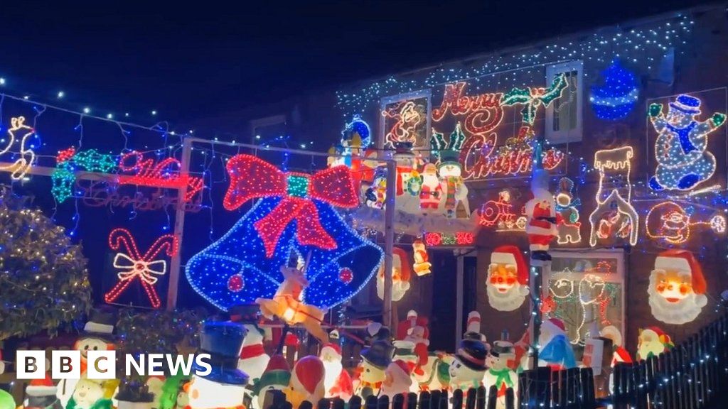 Charity Christmas lights display takes three weeks to build - BBC News