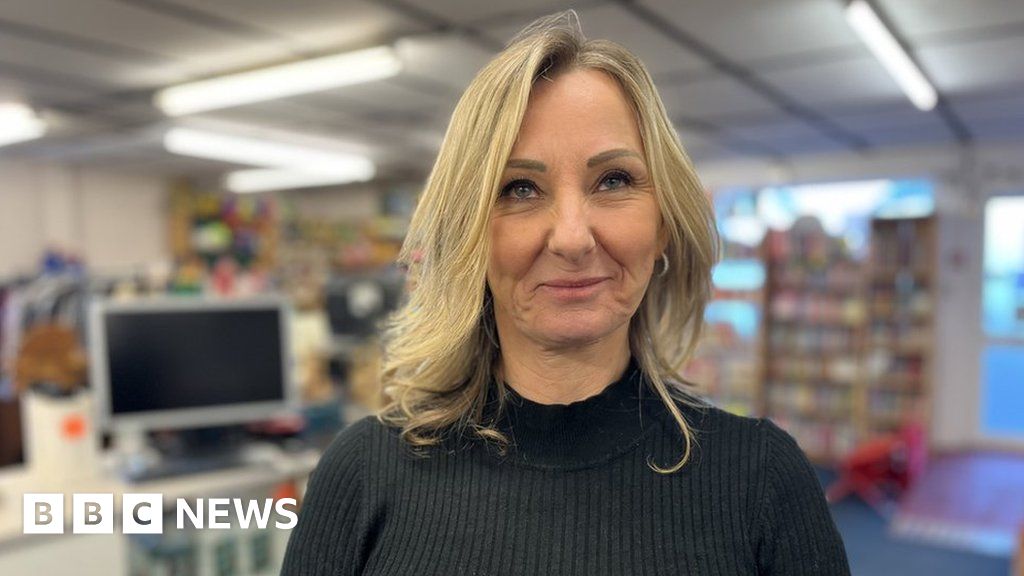 Warning over Guernsey charity shop waste charges - BBC News