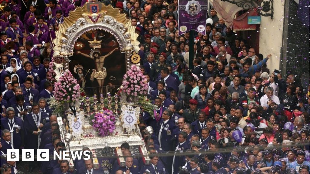 'Lord of Miracles' celebrated in Peru - BBC News