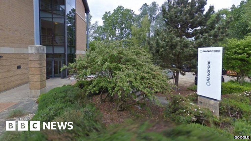 Oxford Science Park chemical incident - three injured - BBC News