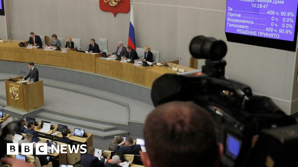 Russia declares nine US media outlets 'foreign agents' - BBC News