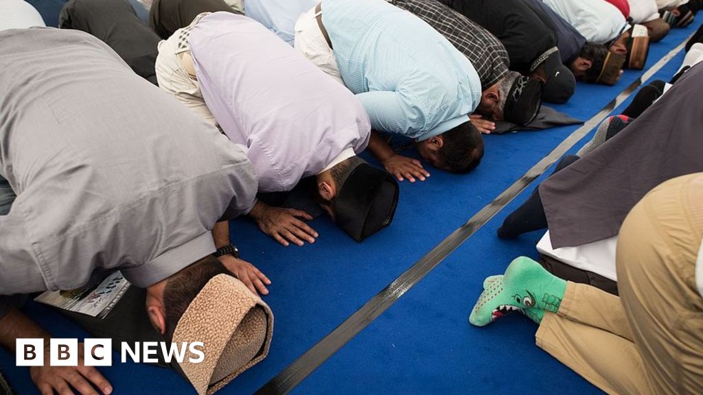 Northamptonshire's mosques form new group to work together - BBC News