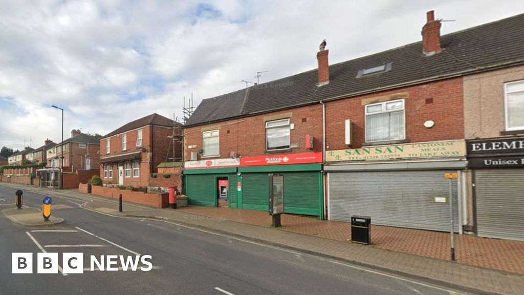 Brampton post office closure temporary, says firm - BBC News