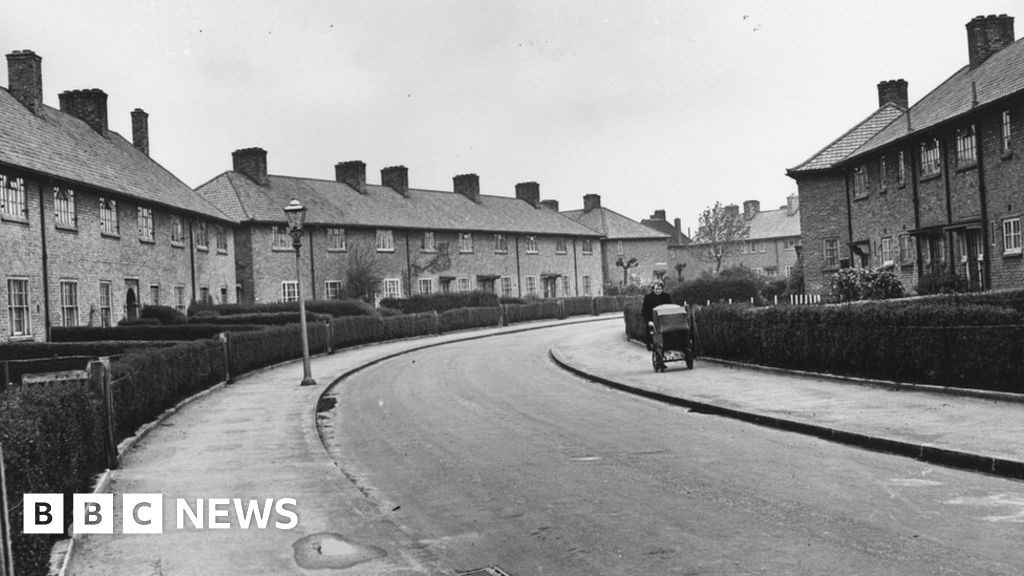 Memories of Becontree council estate 100 years on - BBC News