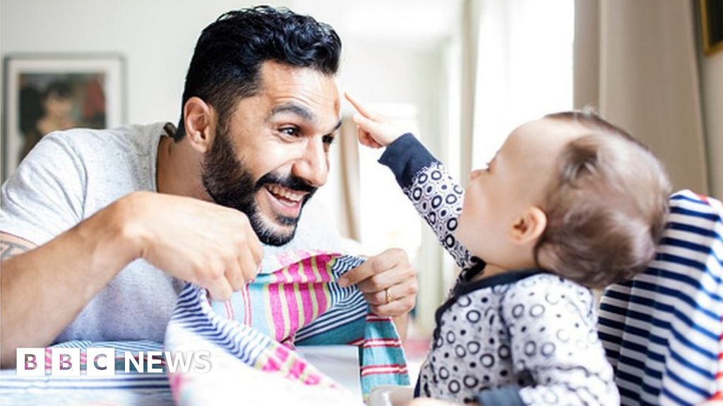 Babies with involved fathers learn faster, study finds - BBC News