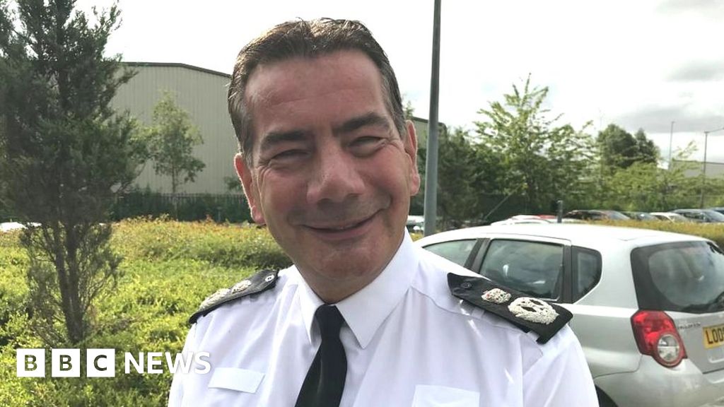 Northants police chief suspended over medal-wearing inquiry - BBC News