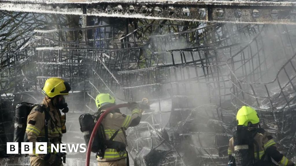 A1(M) near Doncaster reopens after 'intense' lorry fire - BBC News