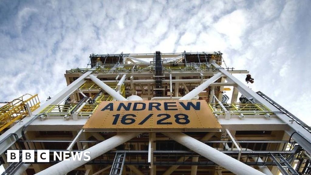 BP agrees £474m North Sea assets sell-off to Premier Oil - BBC News