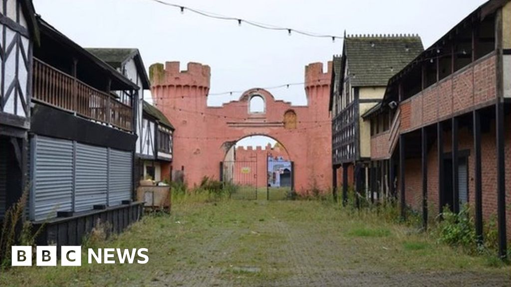 Pleasure Island Cleethorpes: £65m revamp plans a step closer - BBC News