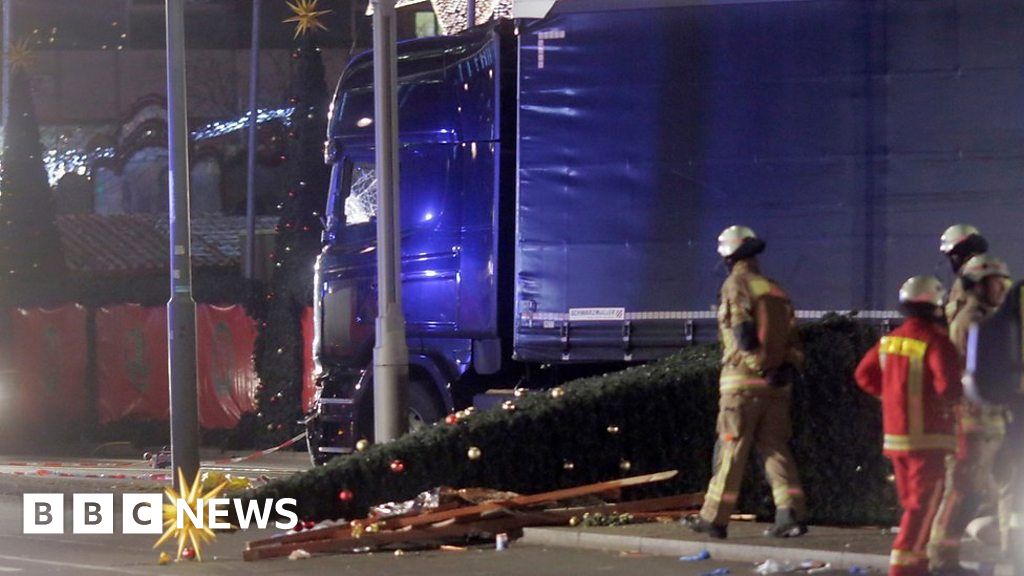 Berlin lorry attack: Man films chaos moments after truck hits - BBC News