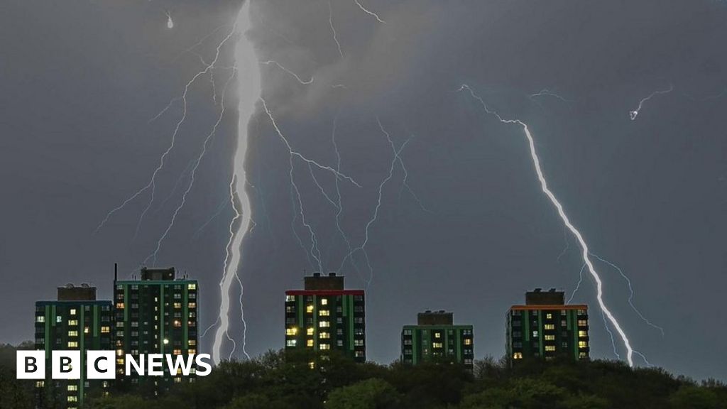 Storms bring thunder, lightning and hail to Yorkshire - BBC News