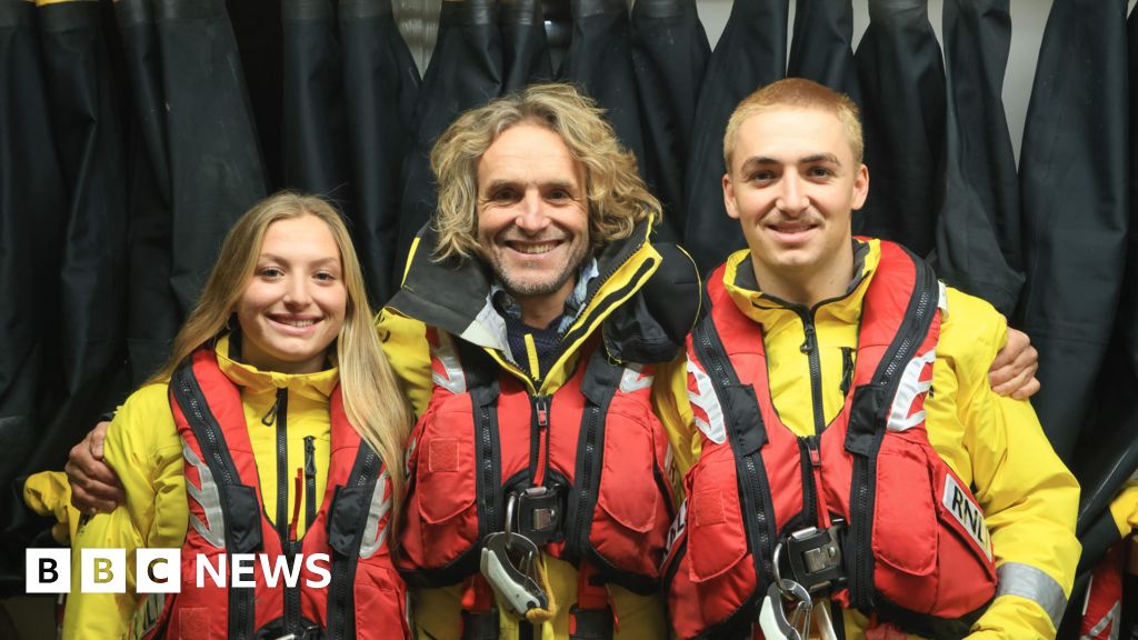 RNLI celebrates generations of volunteers on call over Christmas - BBC News