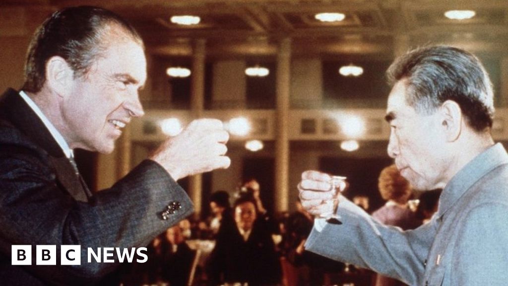 Teetotal Trump and the drinking presidents - BBC News