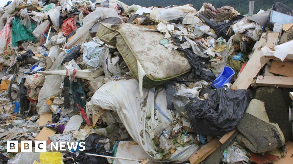 The crime gangs cashing in by burying illegal waste - BBC News