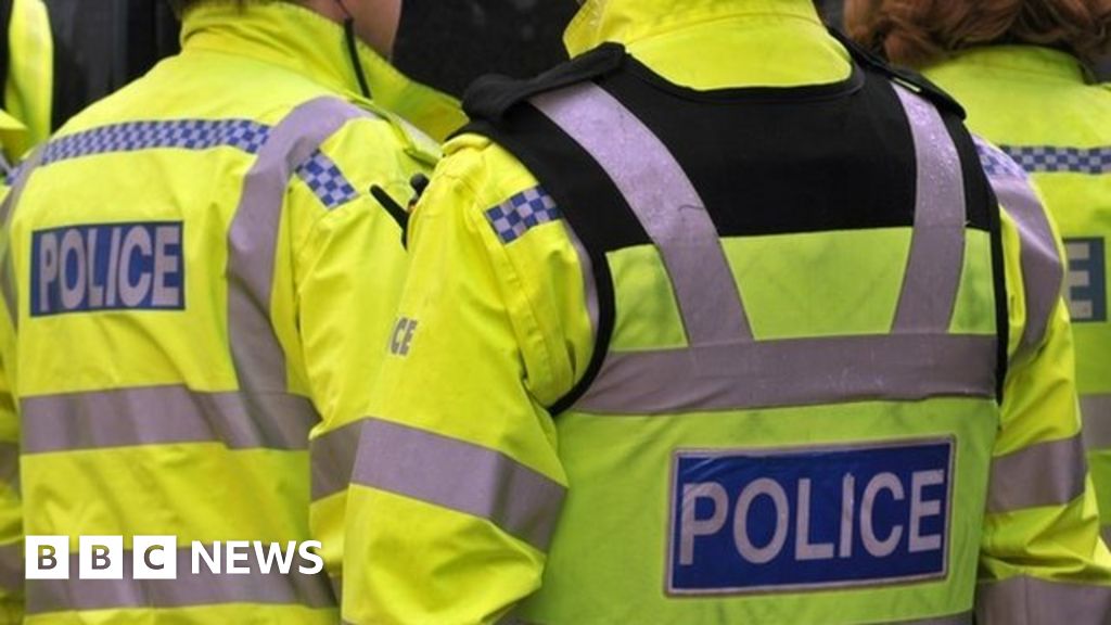 UK terror arrests in probe 'linked to Europe attacks' - BBC News