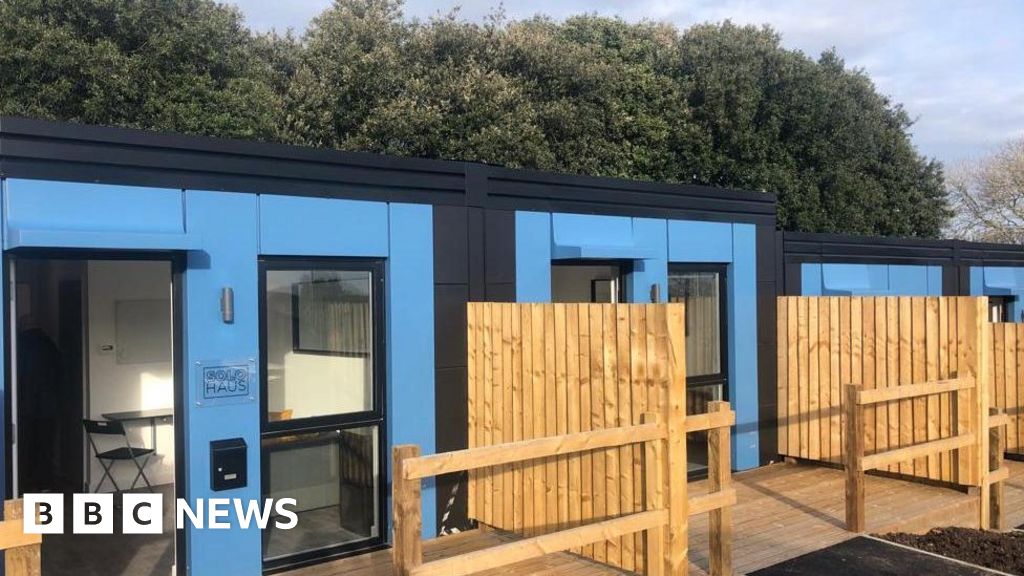 Planners approve modular homes for homeless at Long Rock - BBC News