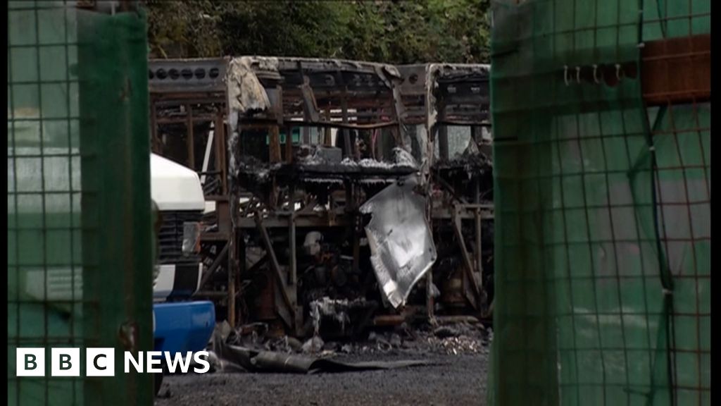 Seven buses destroyed in Greenock depot fire - BBC News