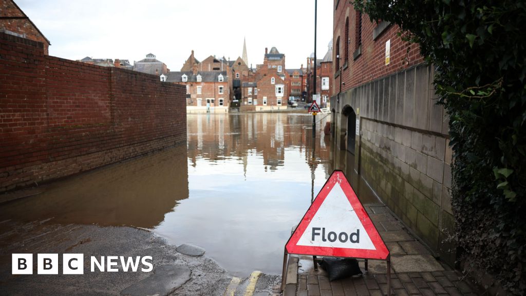 North Yorkshire severe weather events force focus on volunteers - BBC News