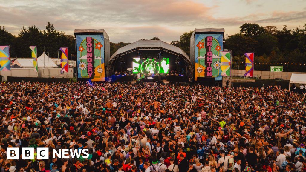 Brighton: Festival offer ticket discount for cost of living - BBC News
