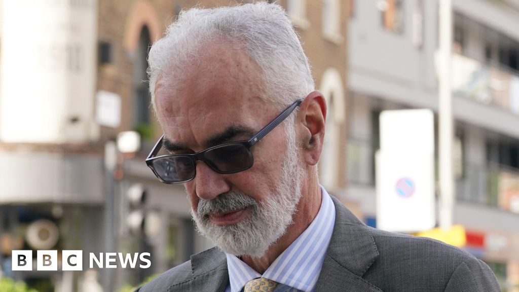 Met Police: Julian Bennett faces new probe for missed drugs test - BBC News