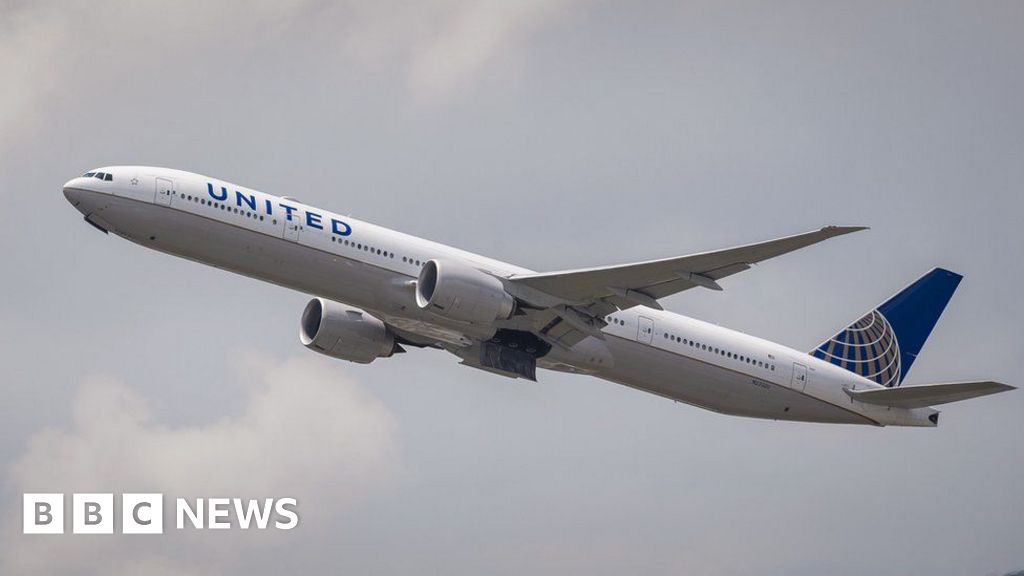 Chelmsford passenger who threatened to 'mess up' plane fined £16k - BBC ...