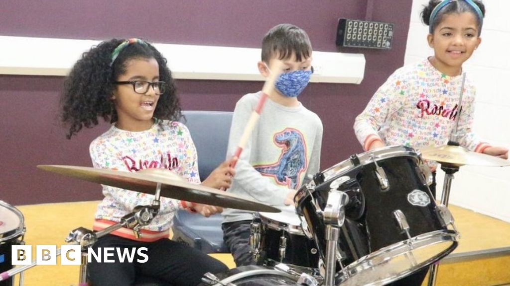 Plea for instruments so Liverpool children can make music - BBC News