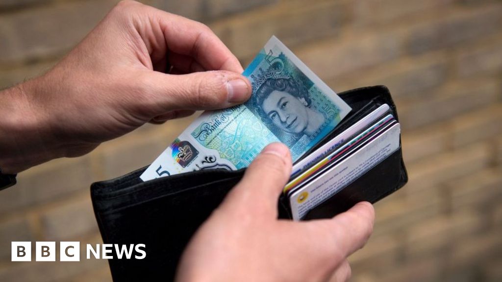 Earnings fall for first time in three years - BBC News