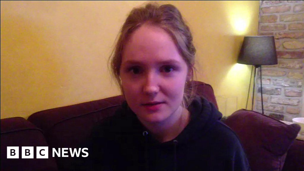 Passengers stranded after airline Flybmi collapses - BBC News