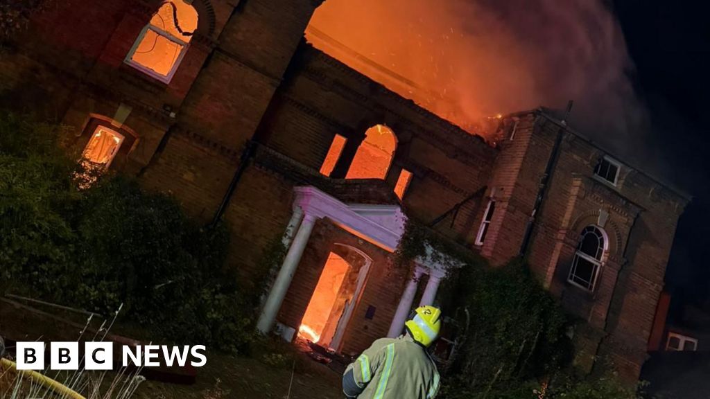 Road closed after derelict property fire in Kelmarsh