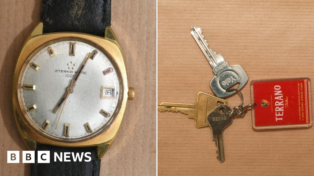 Police hope watch and keys will identify Leeds canal death man - BBC News