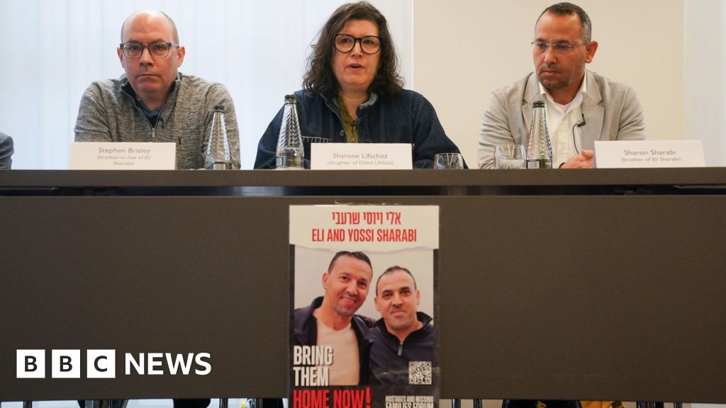 Time running out, British hostages' families warn - BBC News