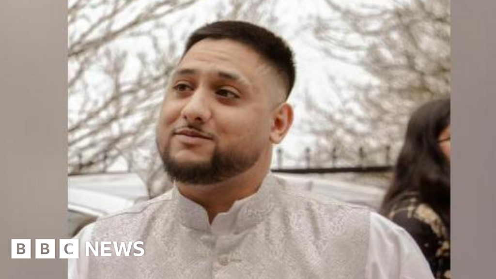 Nottingham: Murder charge after fatal petrol station stabbing - BBC News